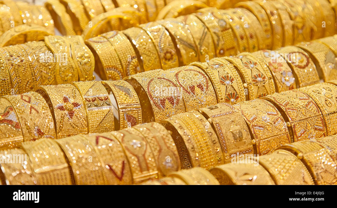 Gold on the famous "Golden souk" in Dubai Stock Photo - Alamy