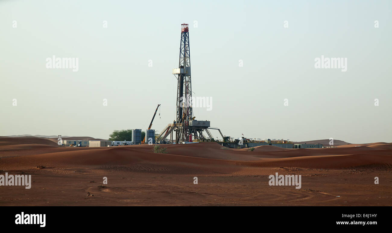 Saudi Arabia Desert Oil Stock Photos & Saudi Arabia Desert Oil Stock ...