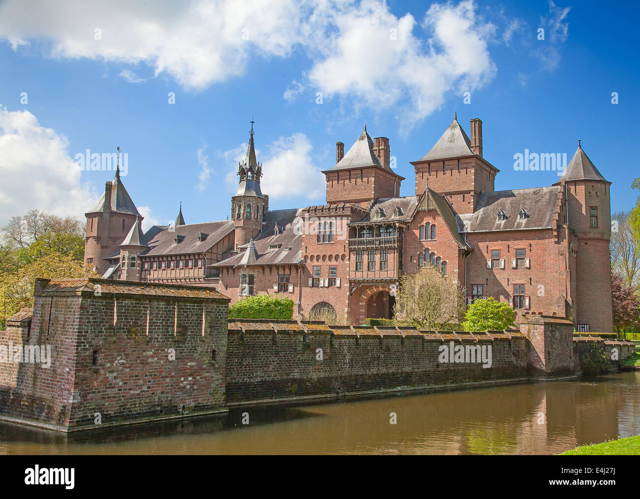 Kasteel de haar near haarzuilens hi-res stock photography and images ...