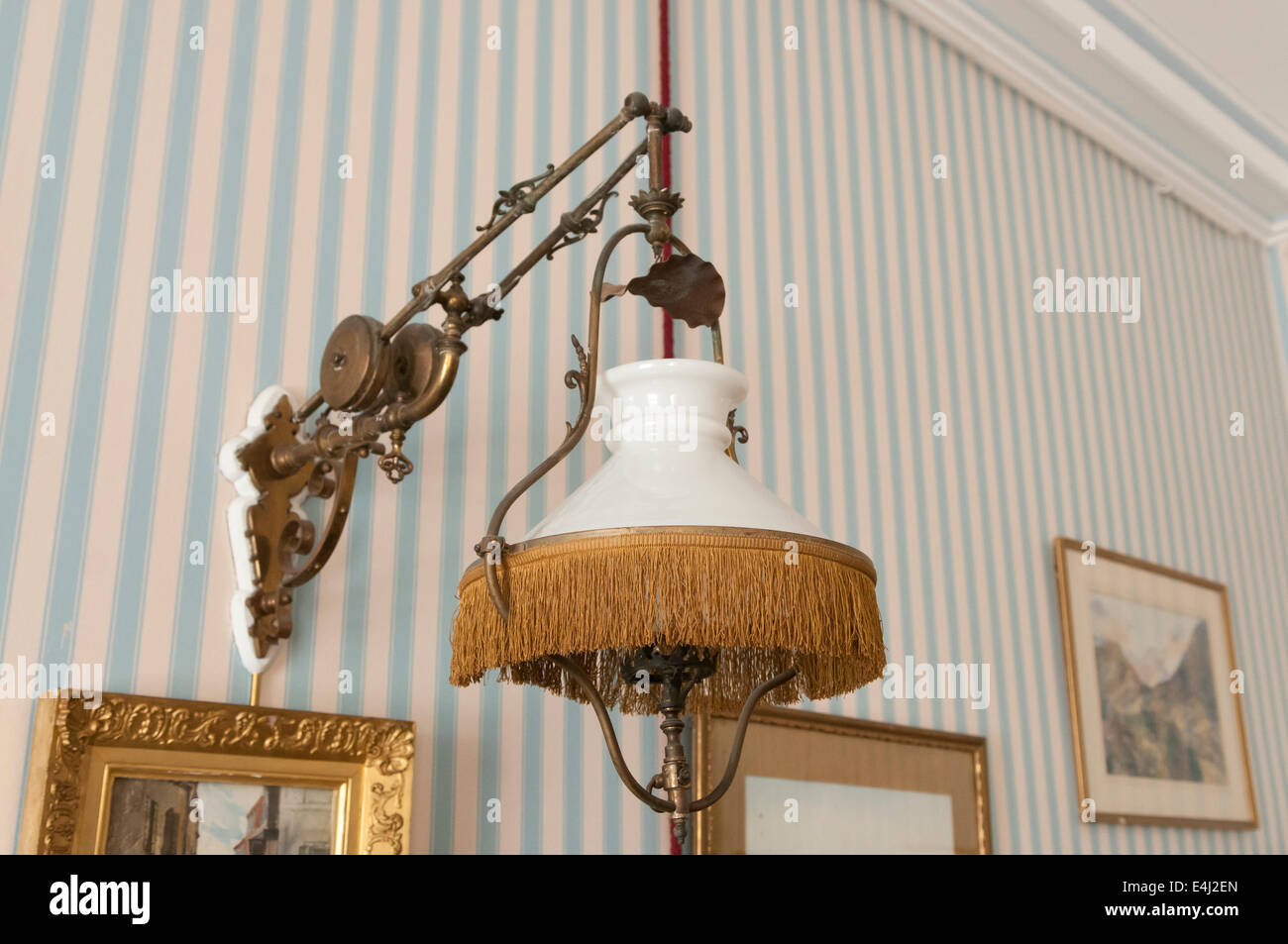 Lady with the lamp hi-res stock photography and images - Alamy
