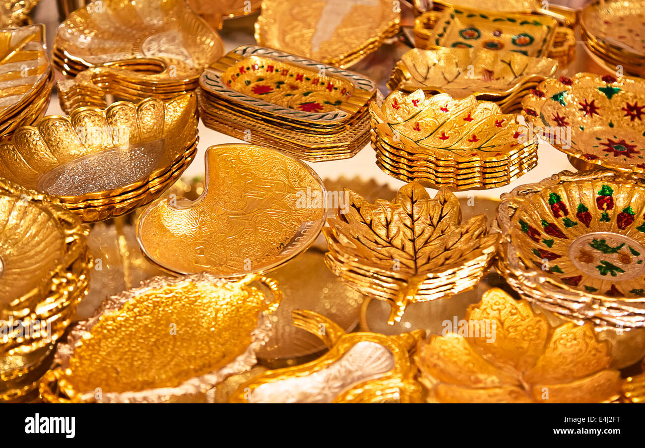 Gold on the famous "Golden souk" in Dubai Stock Photo - Alamy