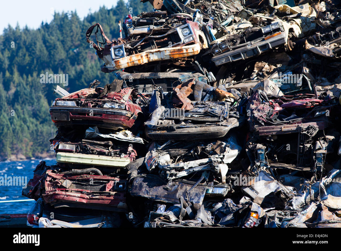 Salvage automobile vehicle recycle hi-res stock photography and images ...