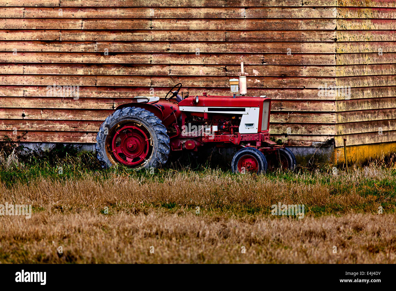 Rustic tractor scene hi-res stock photography and images - Alamy