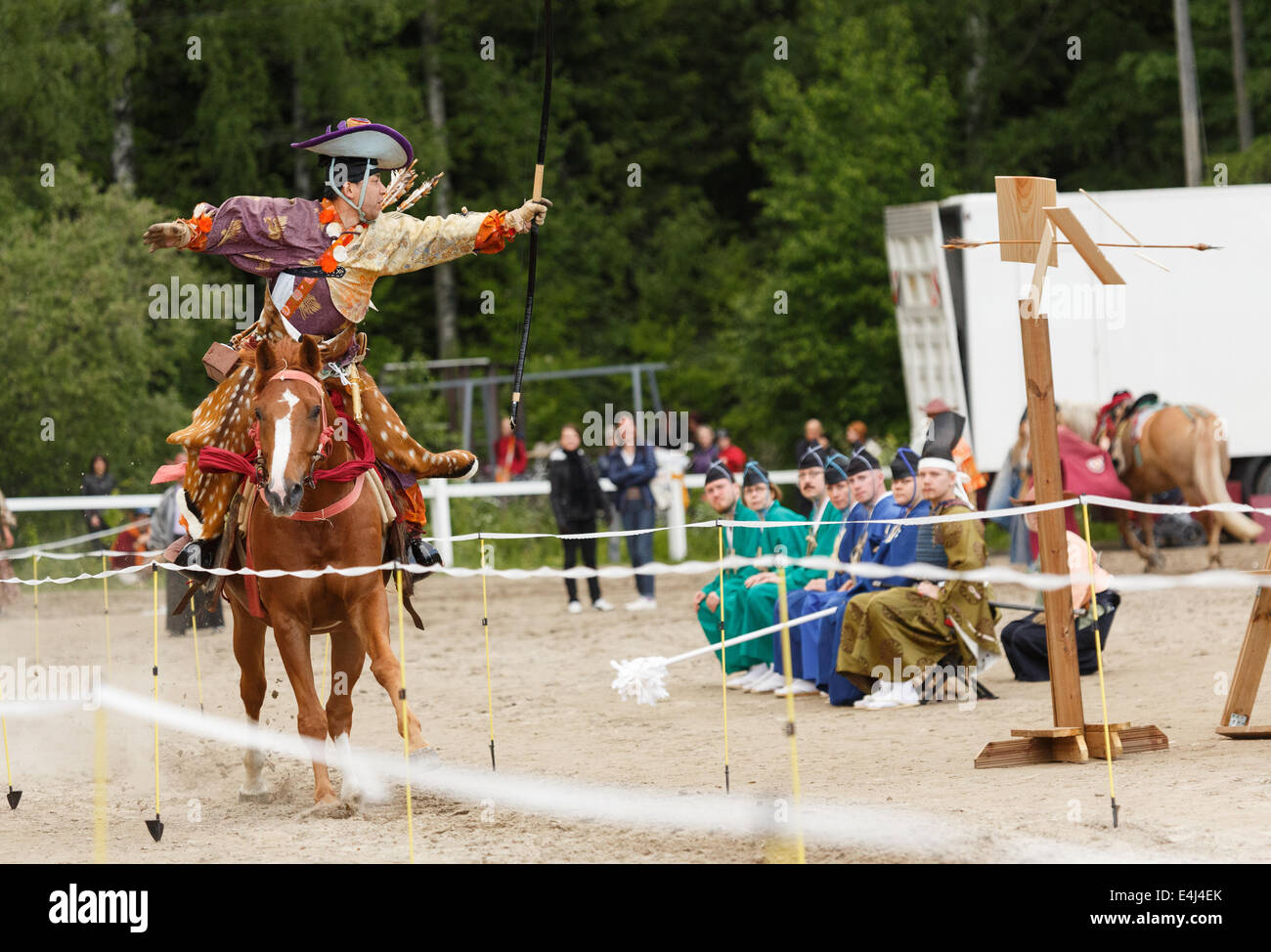 Hirokazu Umezawa splits the target in the traditional Japanese Yabusame ...