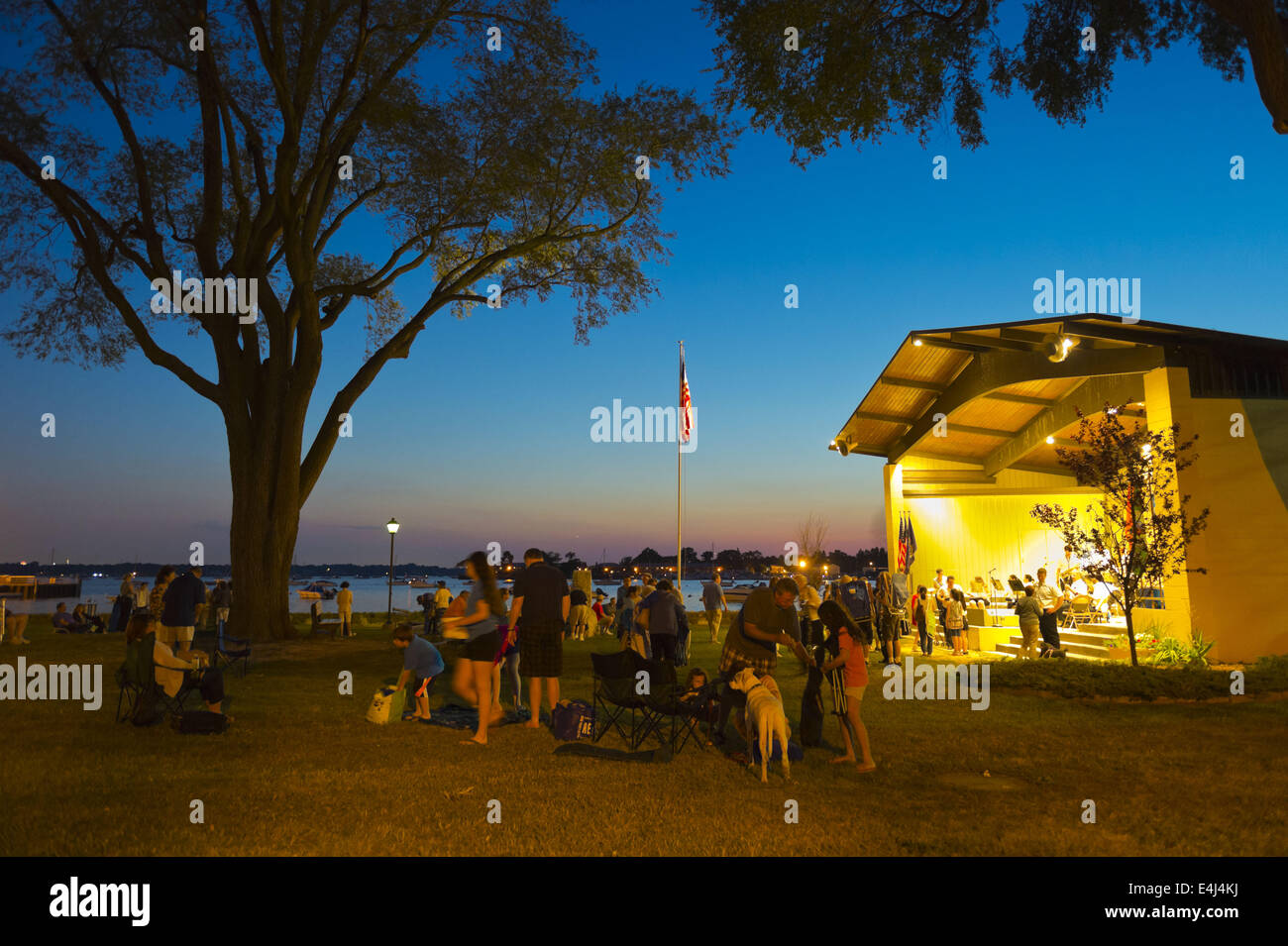 North shore bandshell hi-res stock photography and images - Alamy