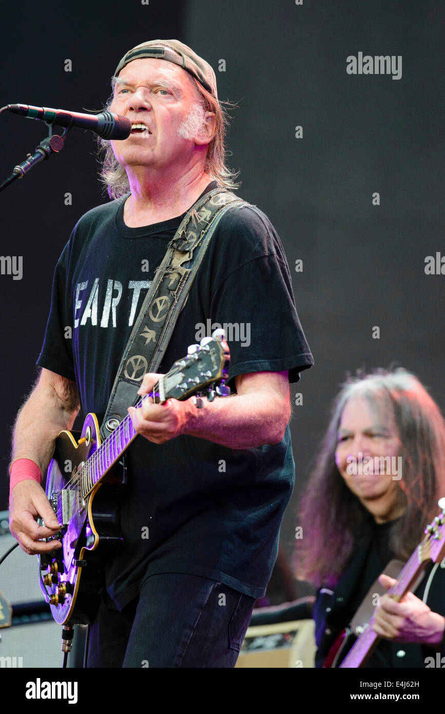 Neil young and crazy horse hi-res stock photography and images - Alamy