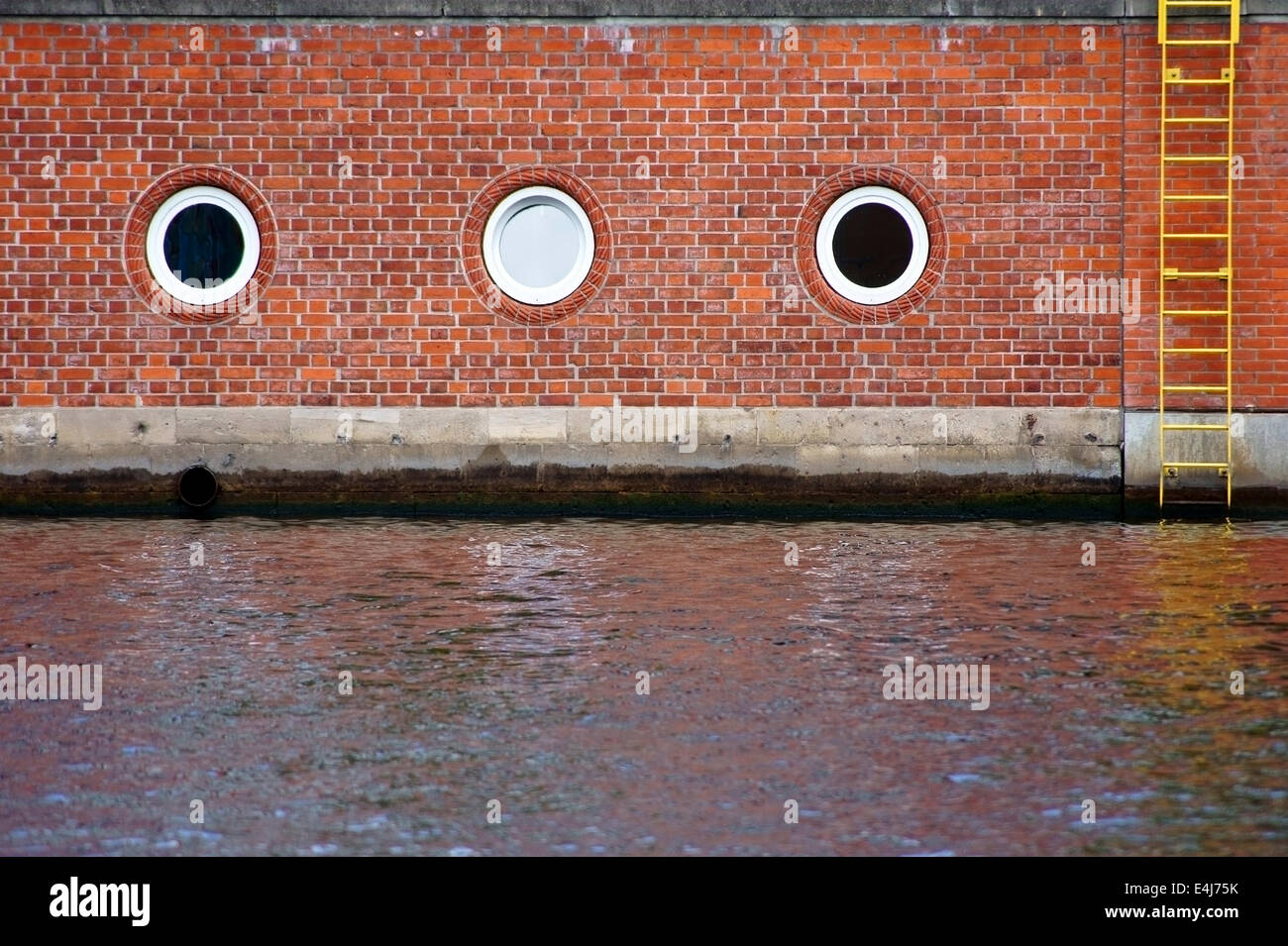 Flow restriction wall hi-res stock photography and images - Alamy