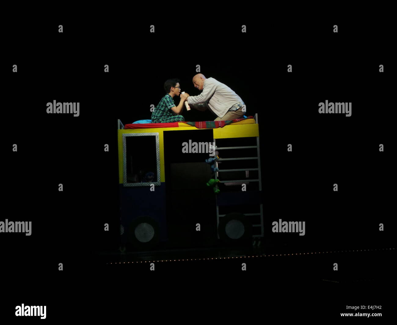 Drag queen story hi-res stock photography and images - Alamy