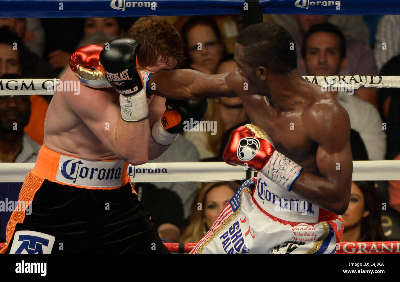 Las Vegas, USA. 12th July, 2014. ( in black trunks) Mexico's Canelo ...