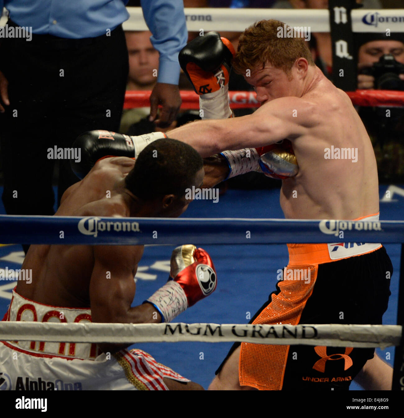 Las Vegas, USA. 12th July, 2014. ( in black trunks) Mexico's Canelo ...