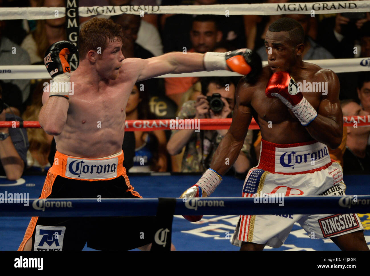 Las Vegas, USA. 12th July, 2014. ( in black trunks) Mexico's Canelo ...