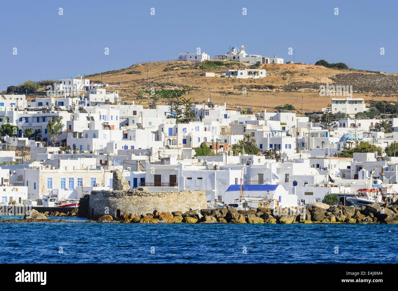 Whitewashed town of Naoussa and circular Venetian castle ruins, Paros ...