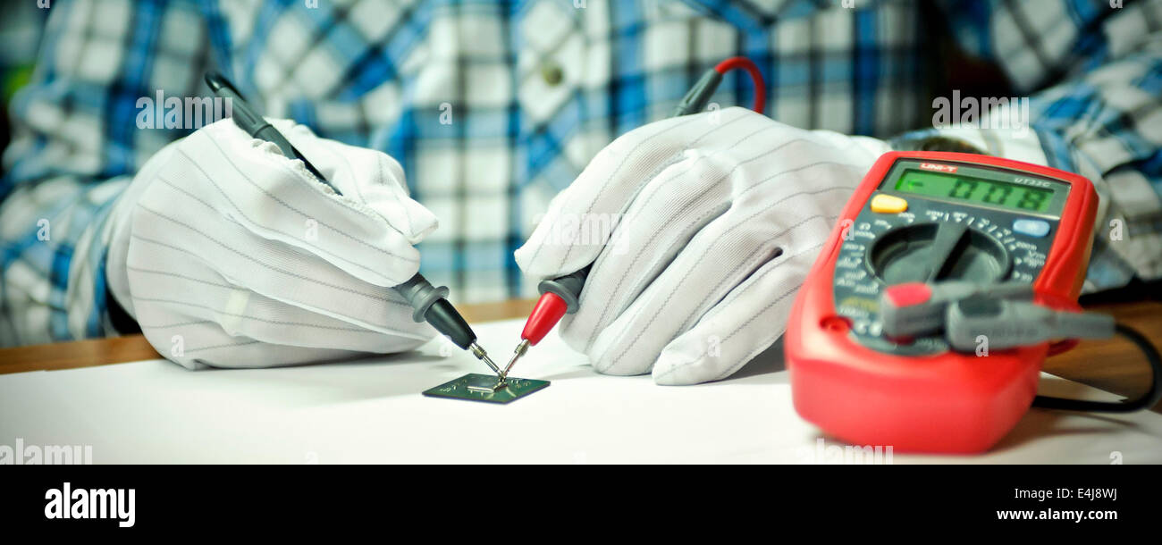 Repairs fix fixing hi-res stock photography and images - Alamy