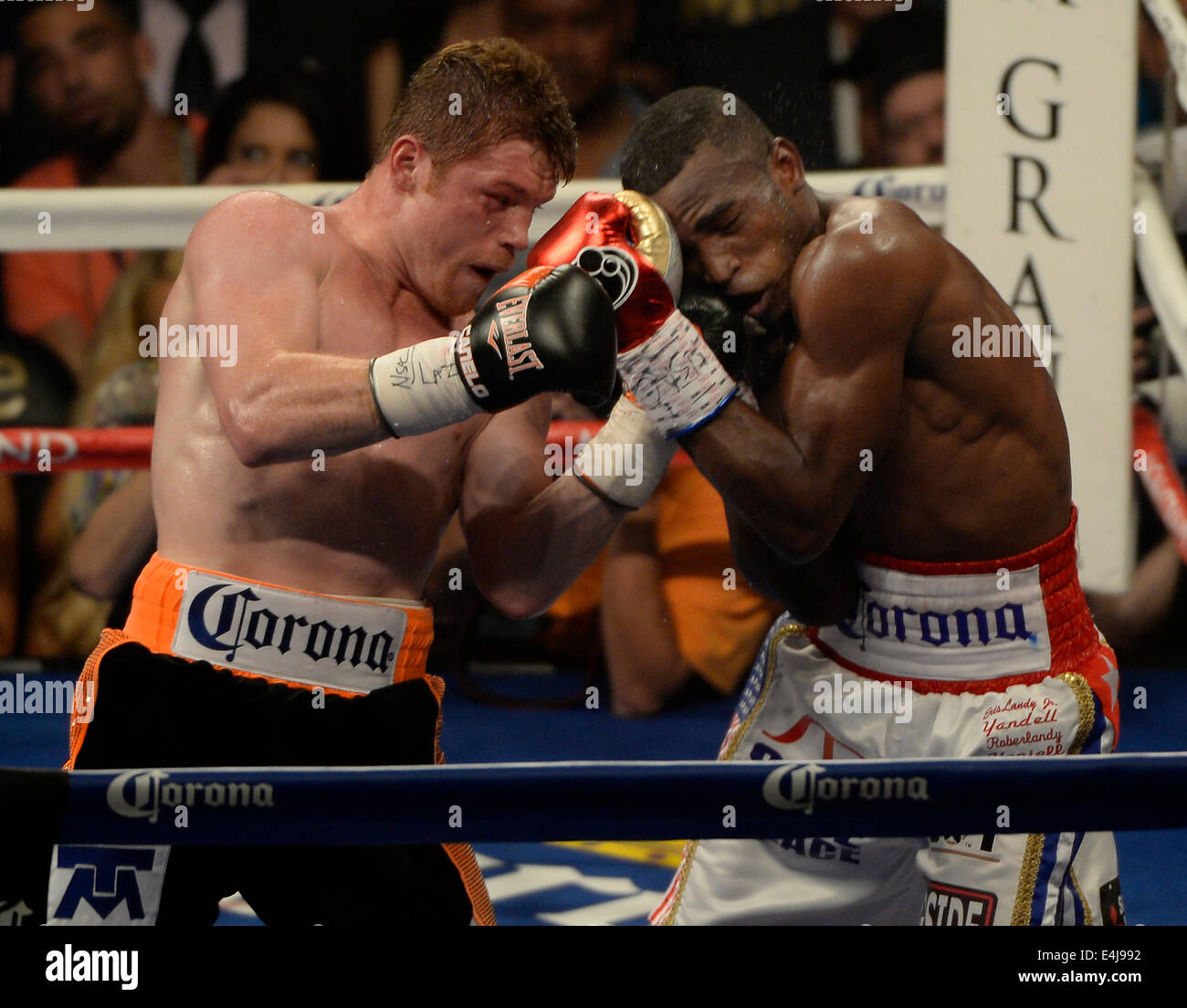 Las Vegas, USA. 12th July, 2014. ( in black trunks) Mexico's Canelo ...