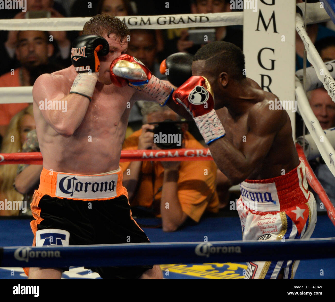 Lara alvarez hi-res stock photography and images - Alamy