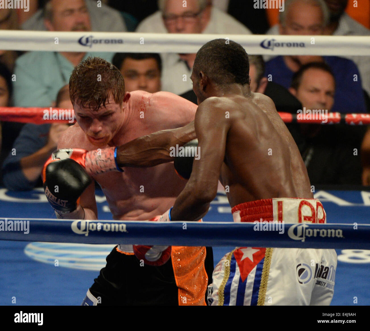 Las Vegas, USA. 12th July, 2014. ( in black trunks) Mexico's Canelo ...