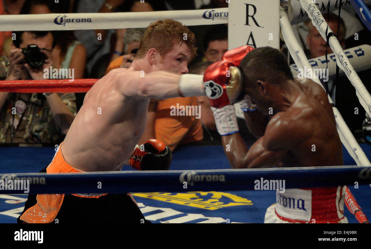 Las Vegas, USA. 12th July, 2014. ( in black trunks) Mexico's Canelo ...