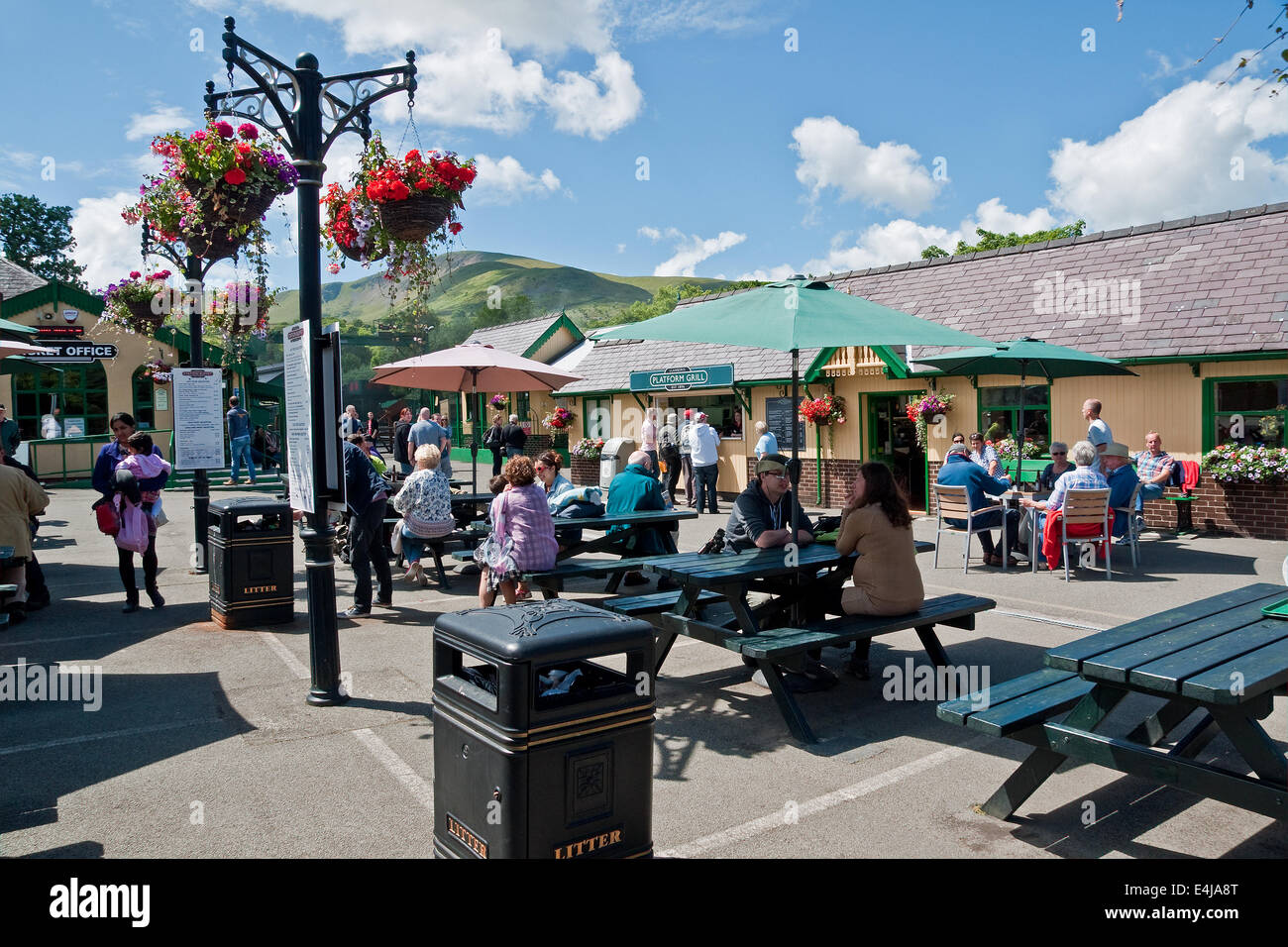Refreshment area hi-res stock photography and images - Alamy