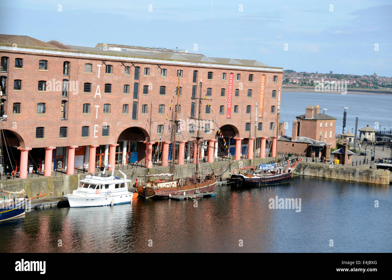 Tate Liverpool Art Gallery on the Albert Dock, Liverpool, England UK ...