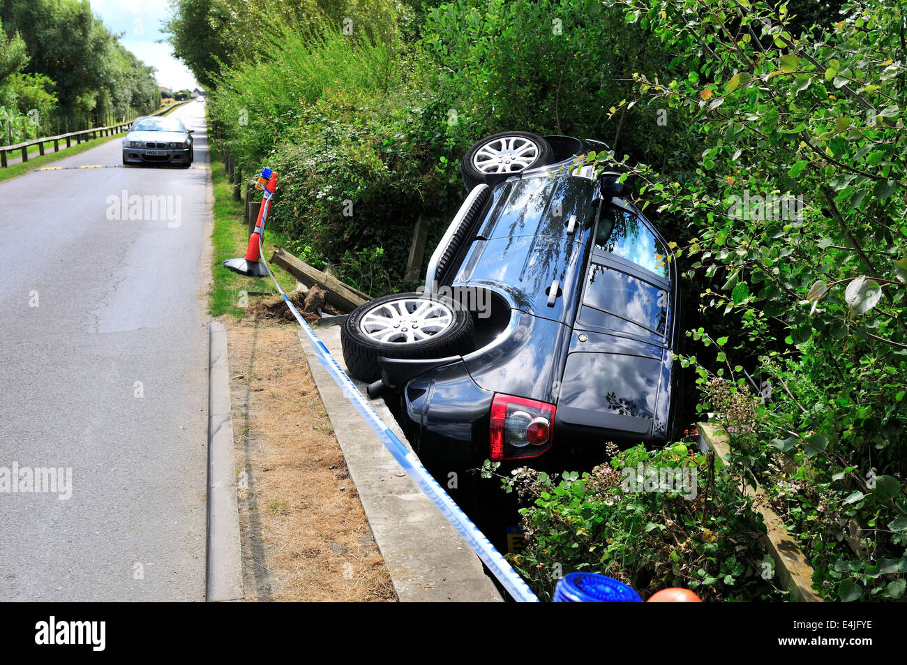 Range rover accident hi-res stock photography and images - Alamy