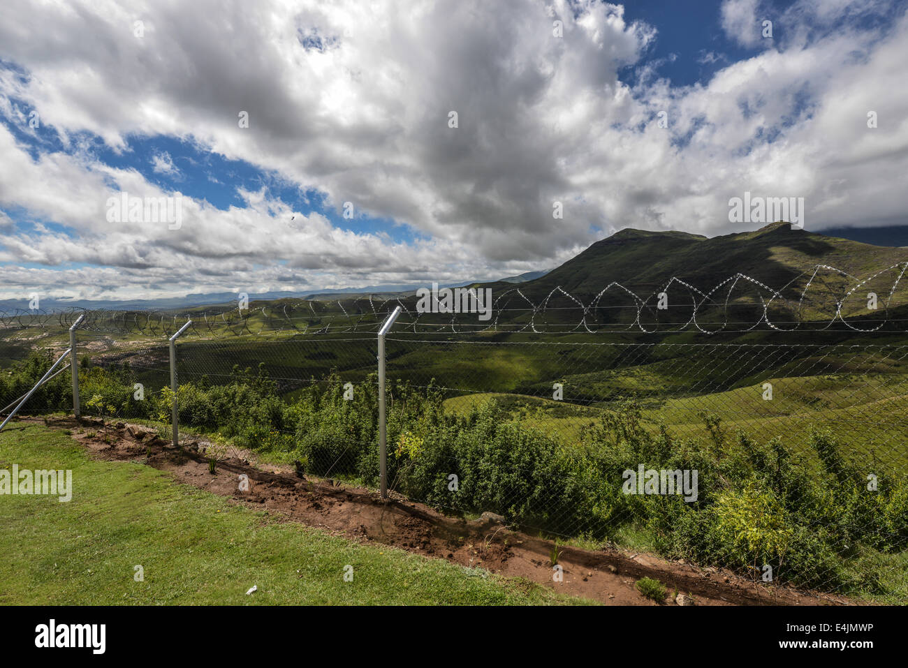 Monantsapas fenced border crossing between South Africa and Lesotho ...