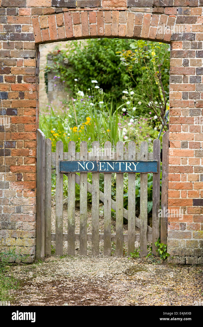 No entry sign on a garden gate Stock Photo - Alamy