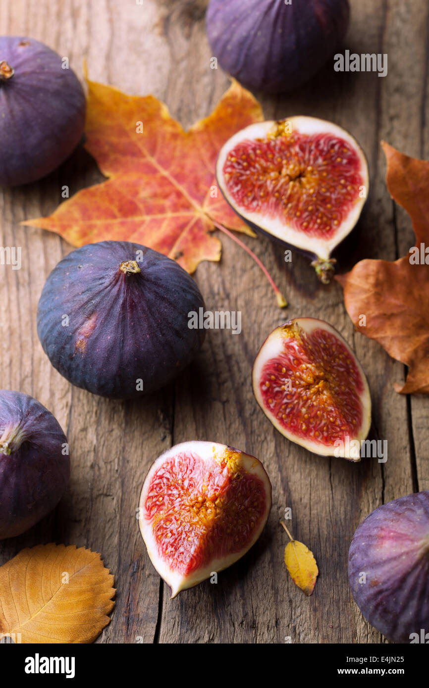 Purple and pink fresh figs hi-res stock photography and images - Alamy