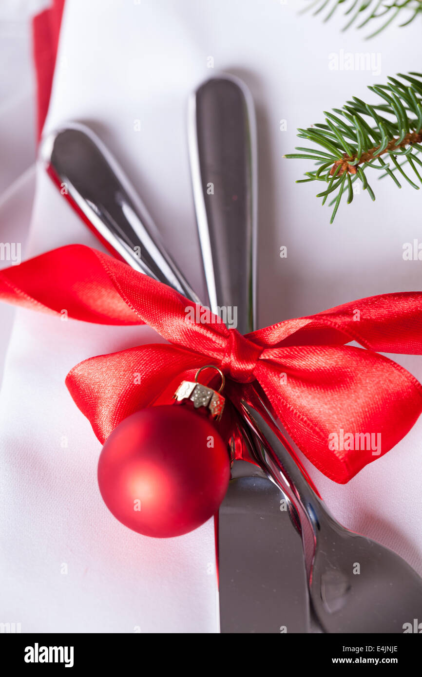 Romantic red Christmas table setting with white plates, red and white ...