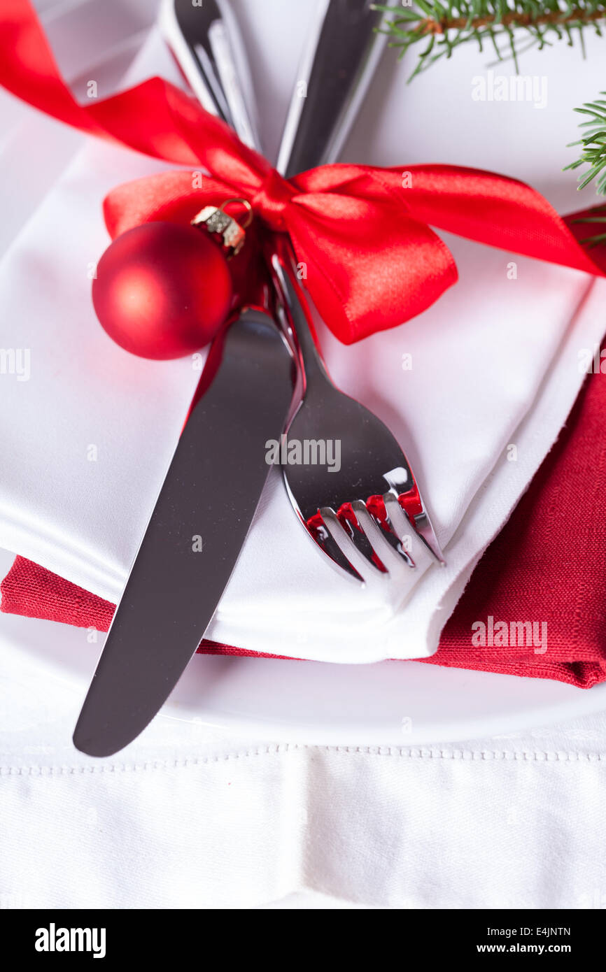Romantic red Christmas table setting with white plates, red and white ...