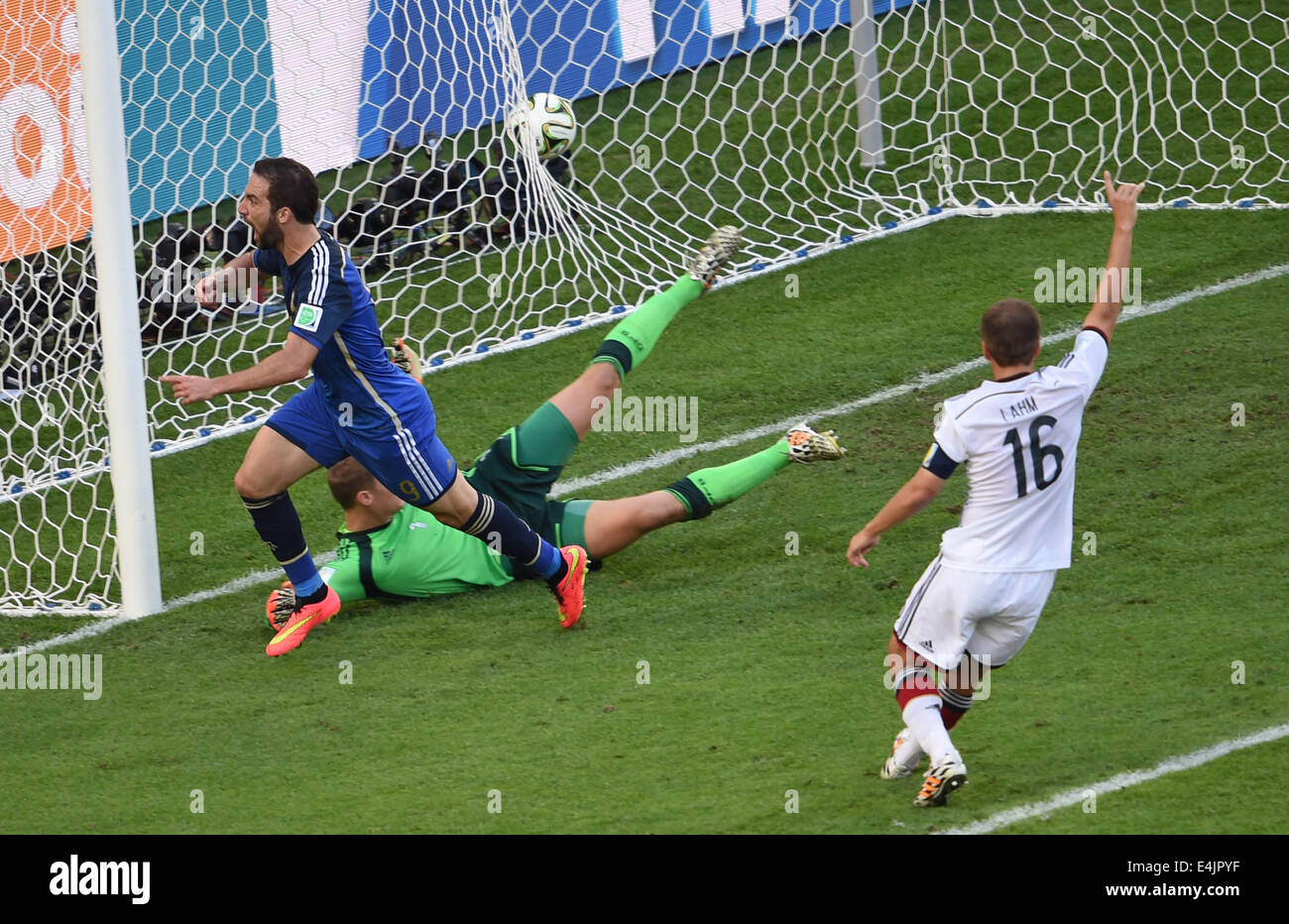 Argentina offside goal hi-res stock photography and images - Alamy
