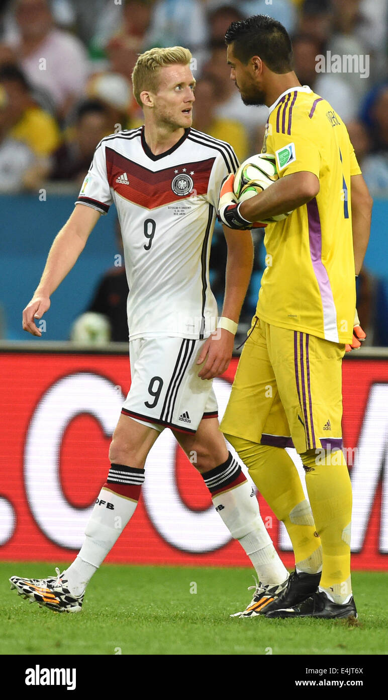 Rio de Janeiro, Brazil. 13th July, 2014. Goalkeeper Sergio Romero (R ...