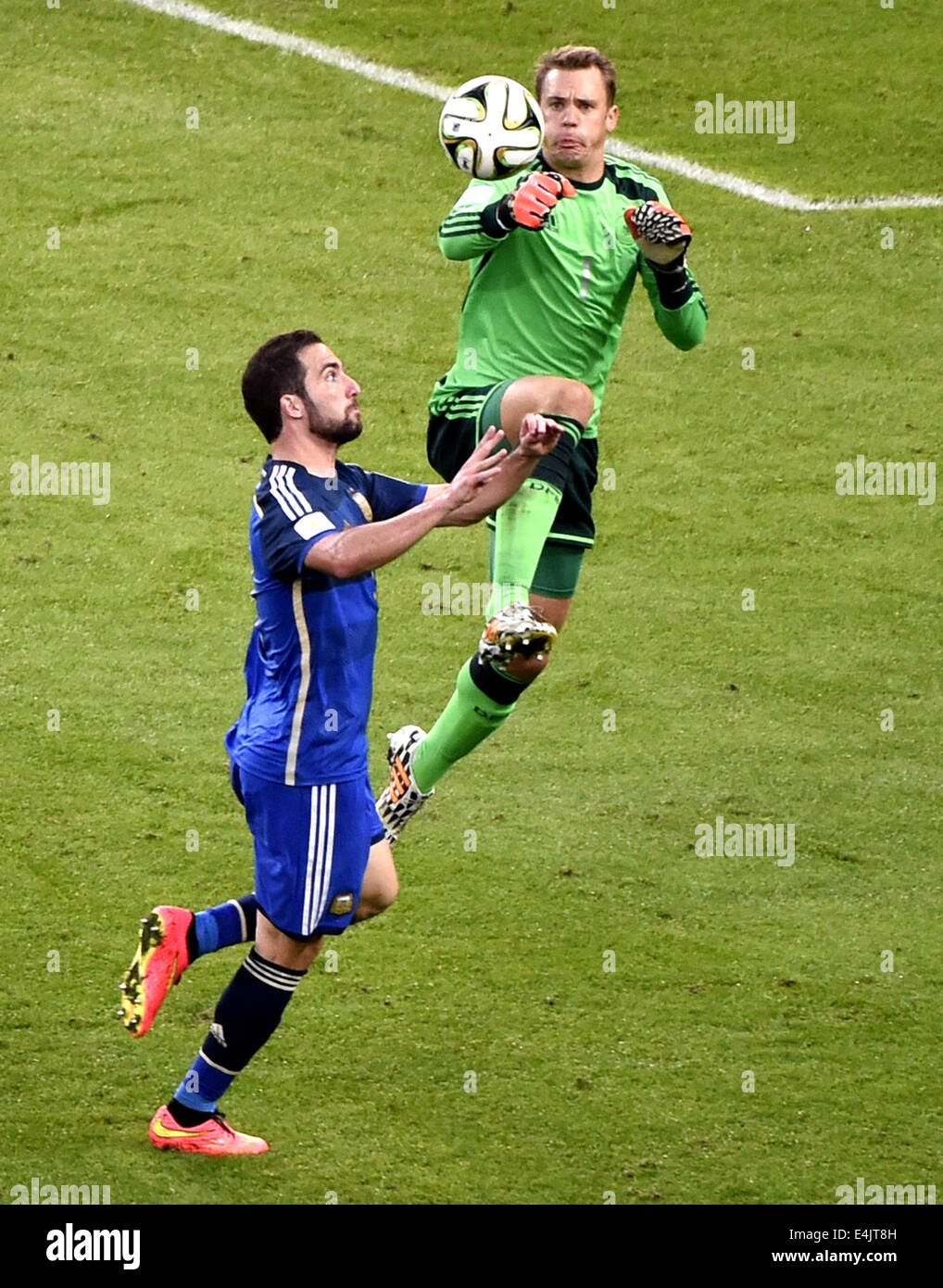 Rio De Janeiro, Brazil. 13th July, 2014. Germany's goalkeeper Manuel ...