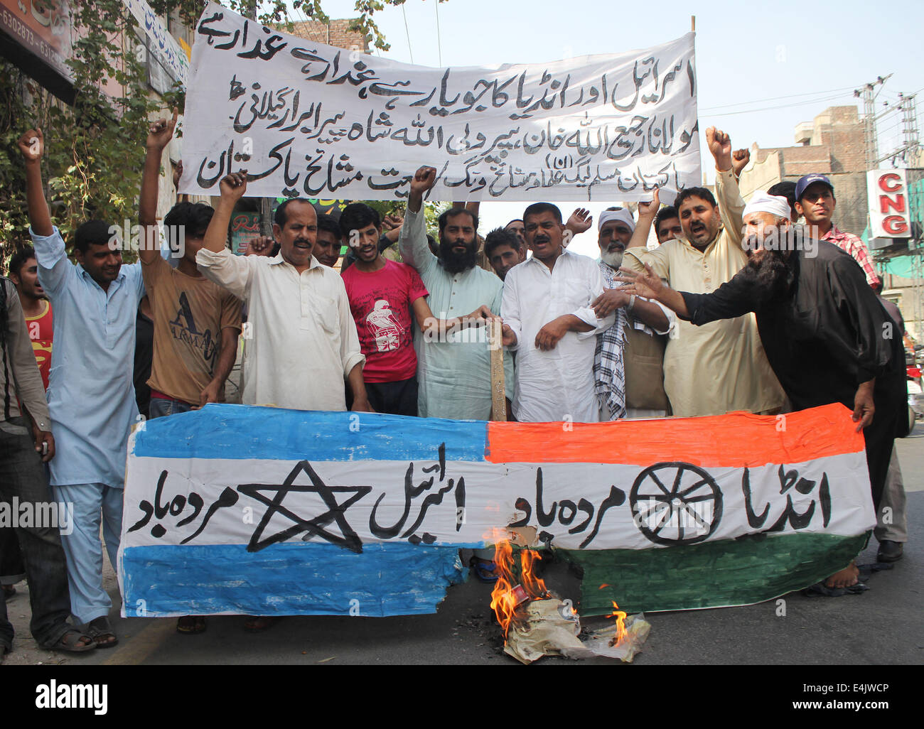 Lahore, Pakistan. 13th July, 2014. Pakistani activists of religious ...