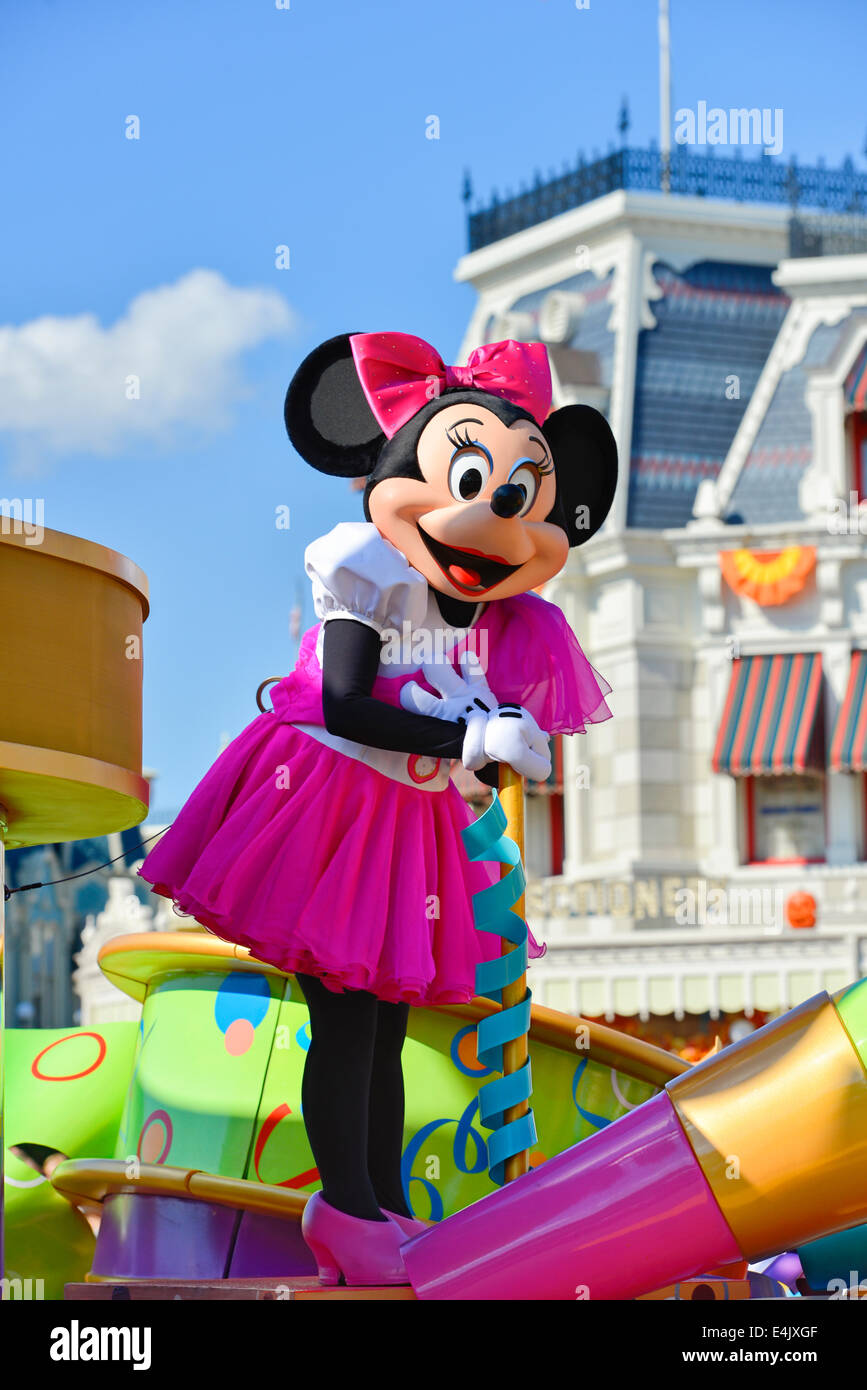 Minnie mouse character disneyland hi-res stock photography and images ...