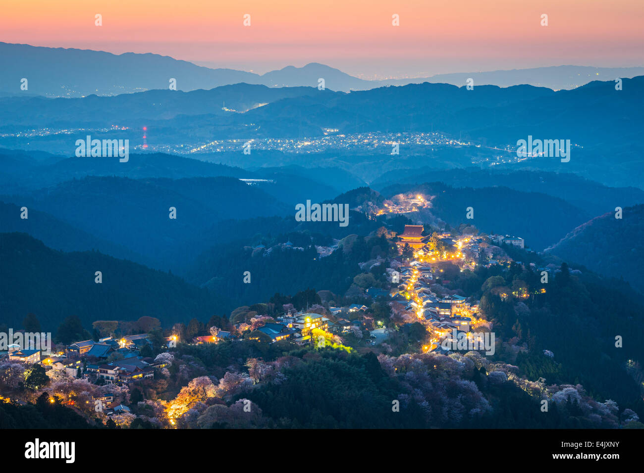 Yoshinoama hi-res stock photography and images - Alamy