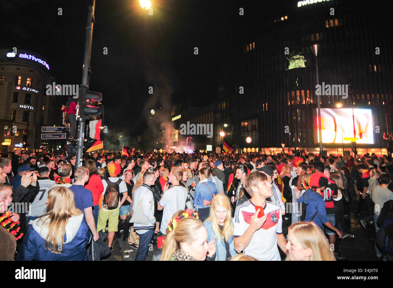 German fans celebrating winning the 2014 World Cup victory on ...