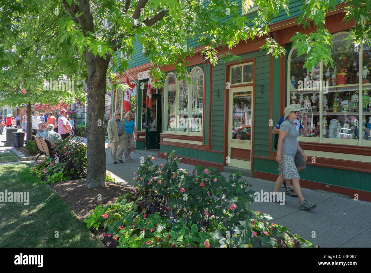 Niagara on the lake canada town summer hi-res stock photography and ...