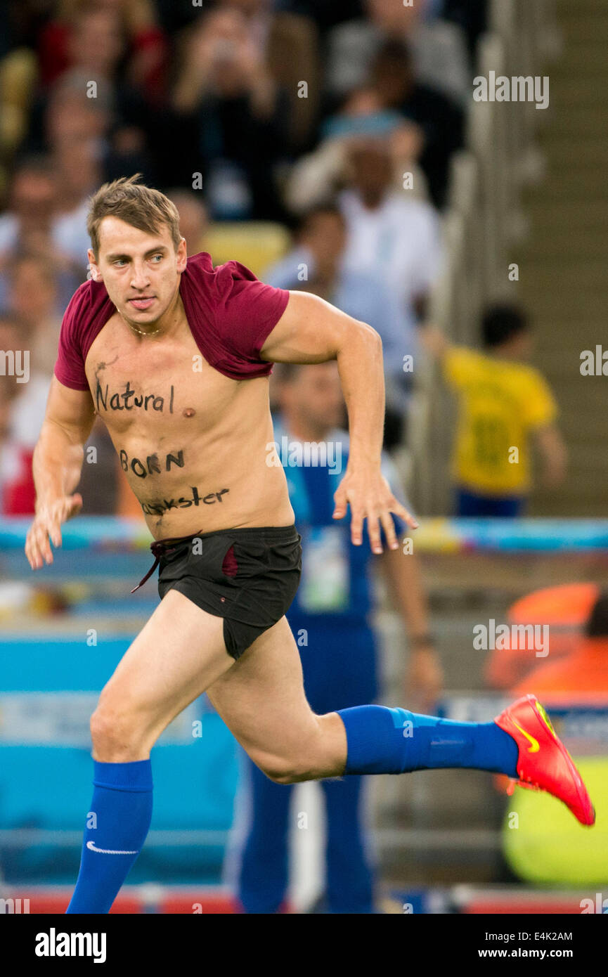 Pitch invader world cup hi-res stock photography and images - Alamy