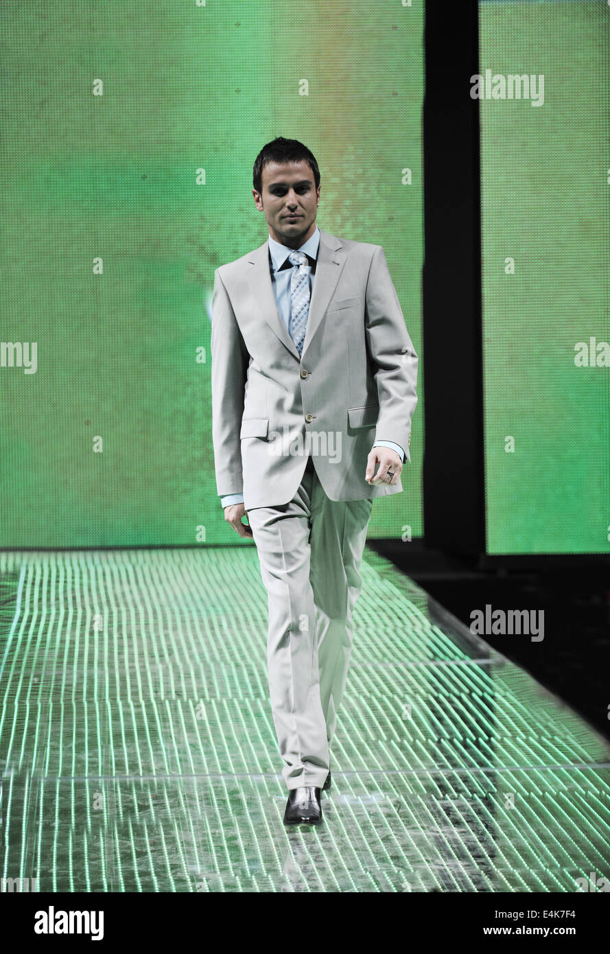 male model on fashion show Stock Photo - Alamy