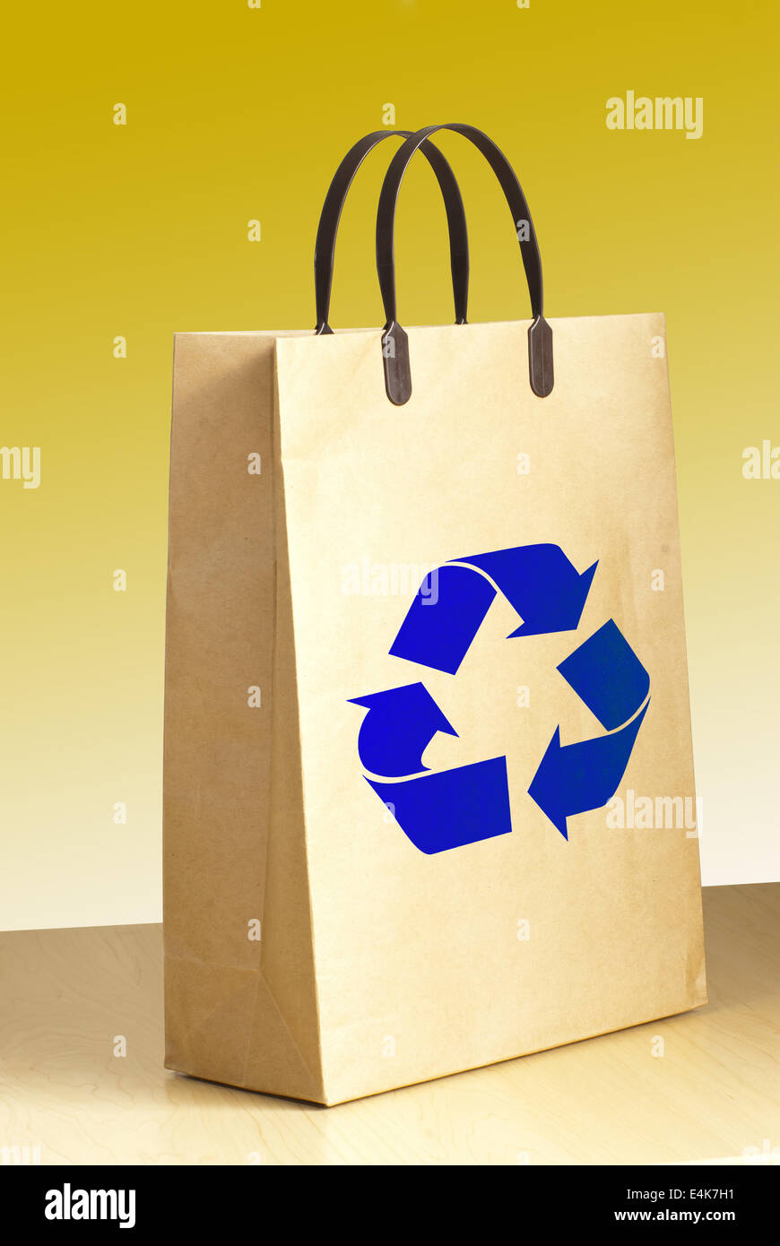 Green color recycle logo hi-res stock photography and images - Alamy