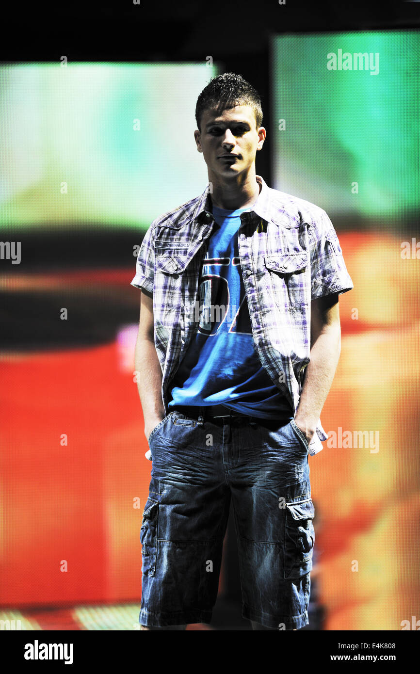 male model on fashion show Stock Photo - Alamy