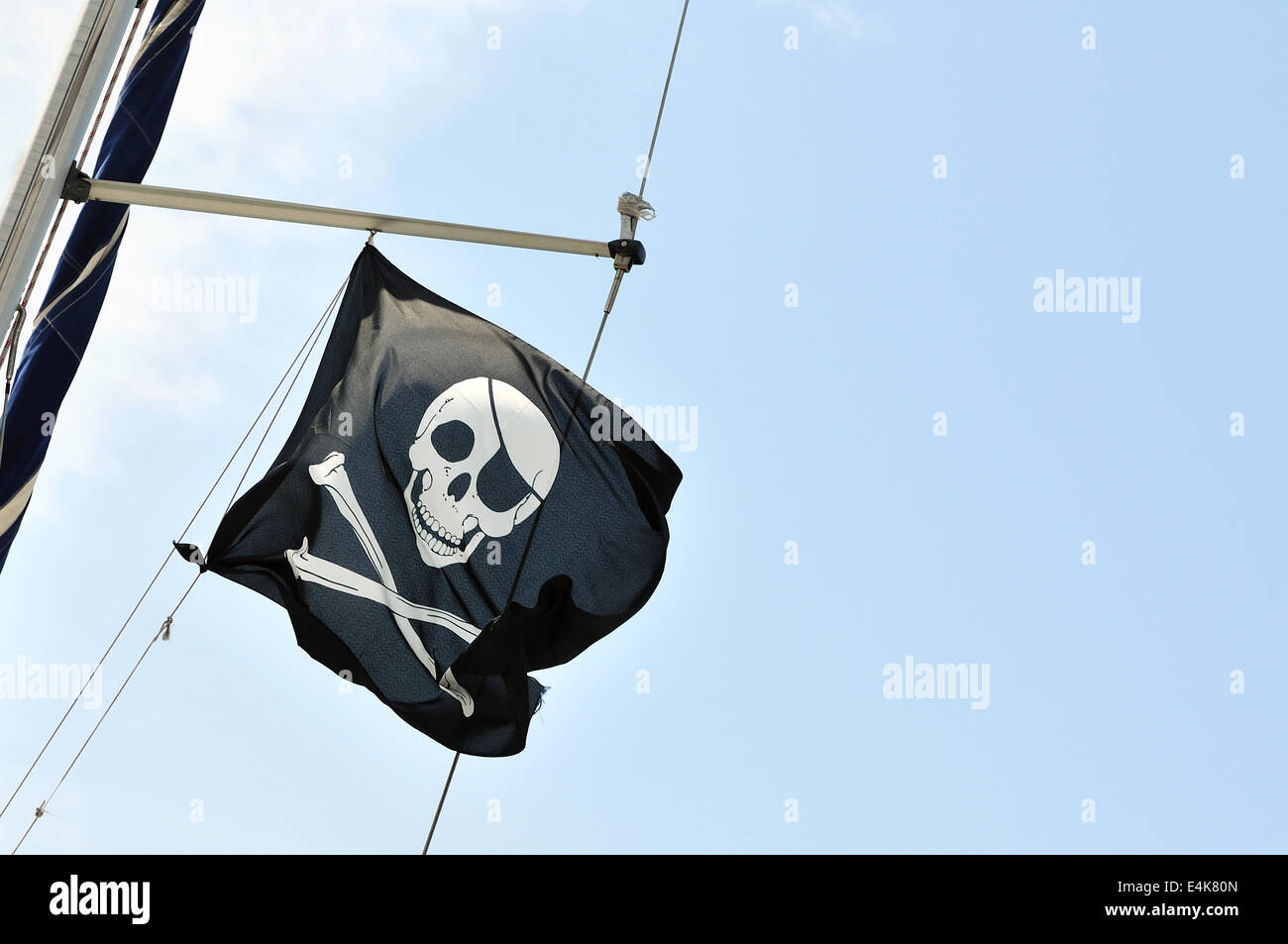 Pirate ship flag waving hi-res stock photography and images - Alamy