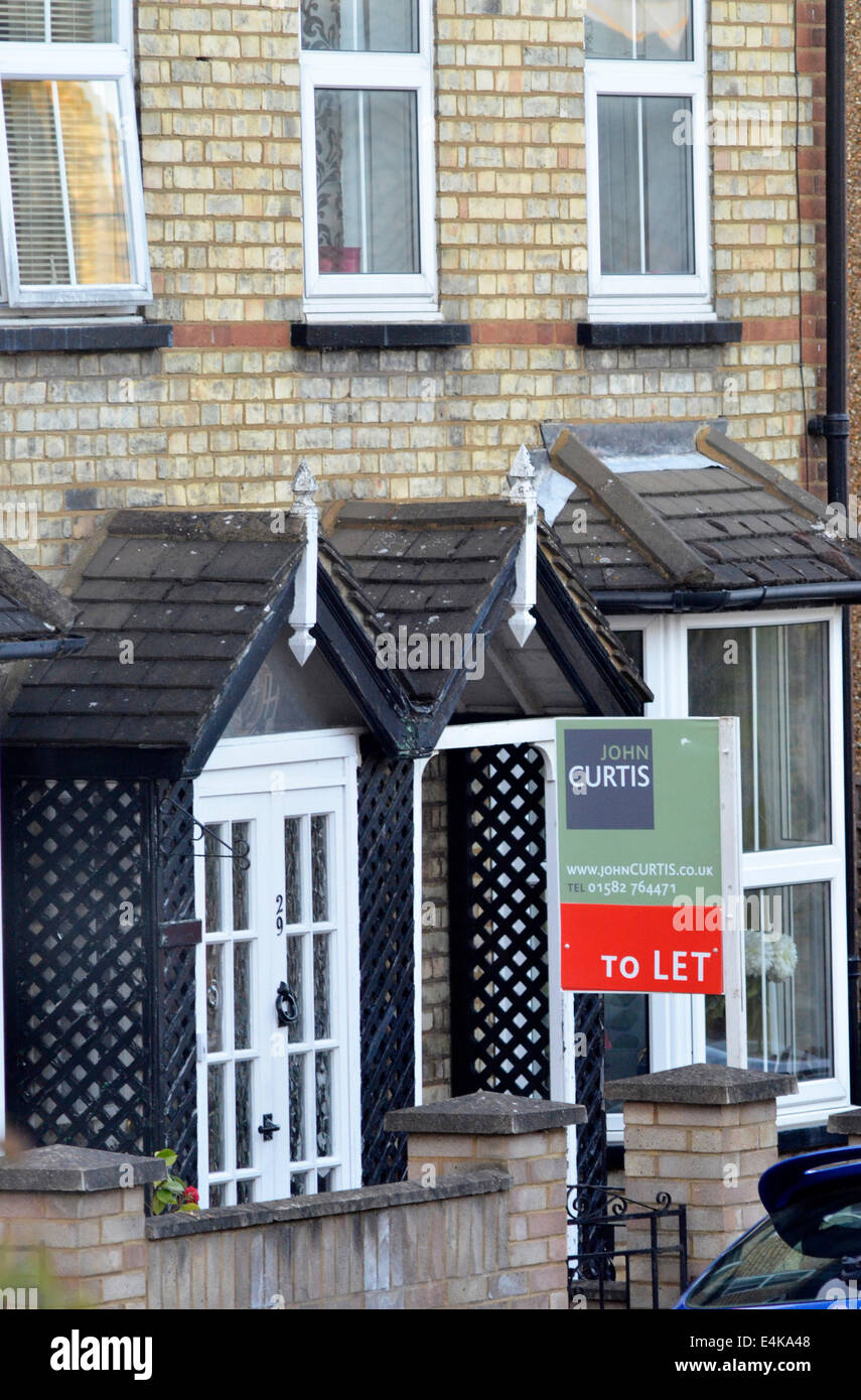 house to let sign Stock Photo - Alamy