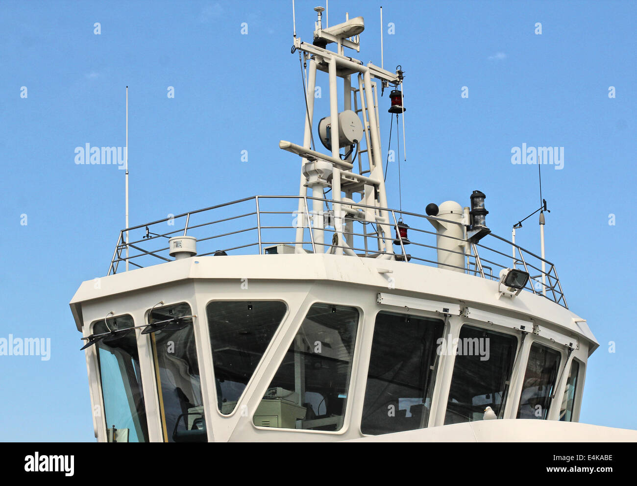 Tower bridge sailing boat hi-res stock photography and images - Alamy