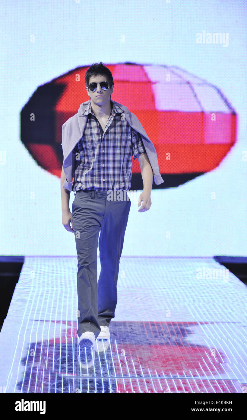 male model on fashion show Stock Photo - Alamy