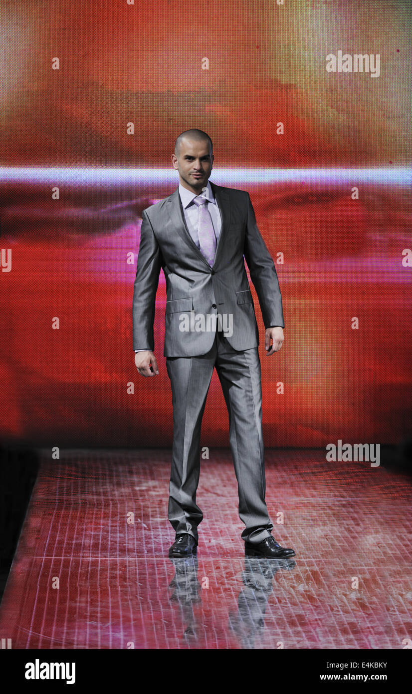 male model on fashion show Stock Photo - Alamy