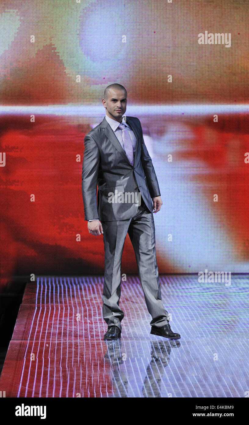 male model on fashion show Stock Photo - Alamy