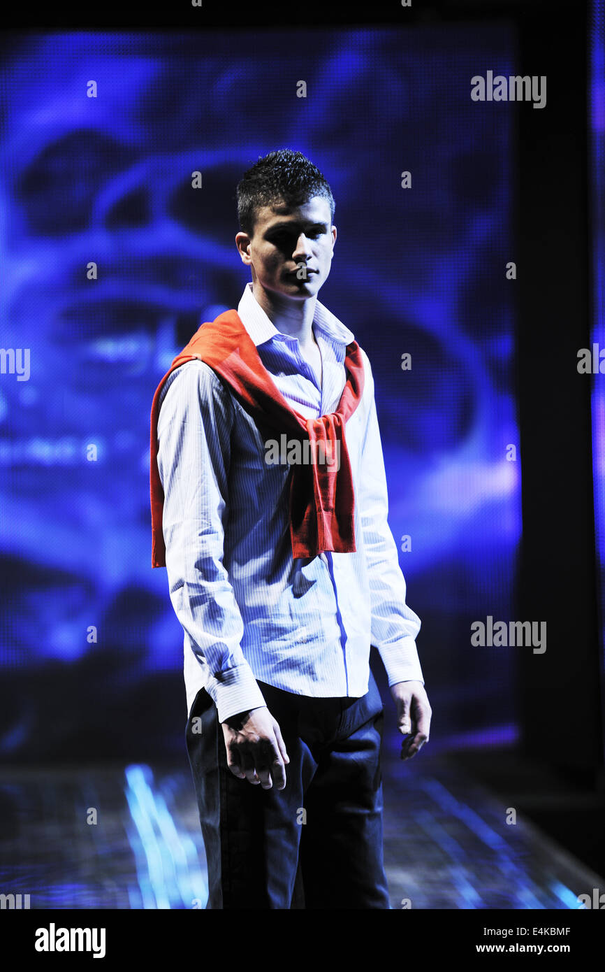 male model on fashion show Stock Photo - Alamy