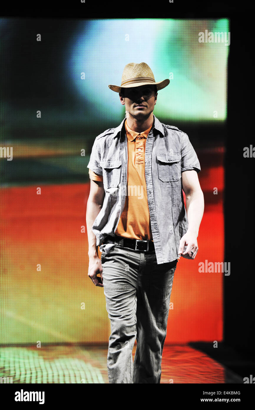 male model on fashion show Stock Photo - Alamy