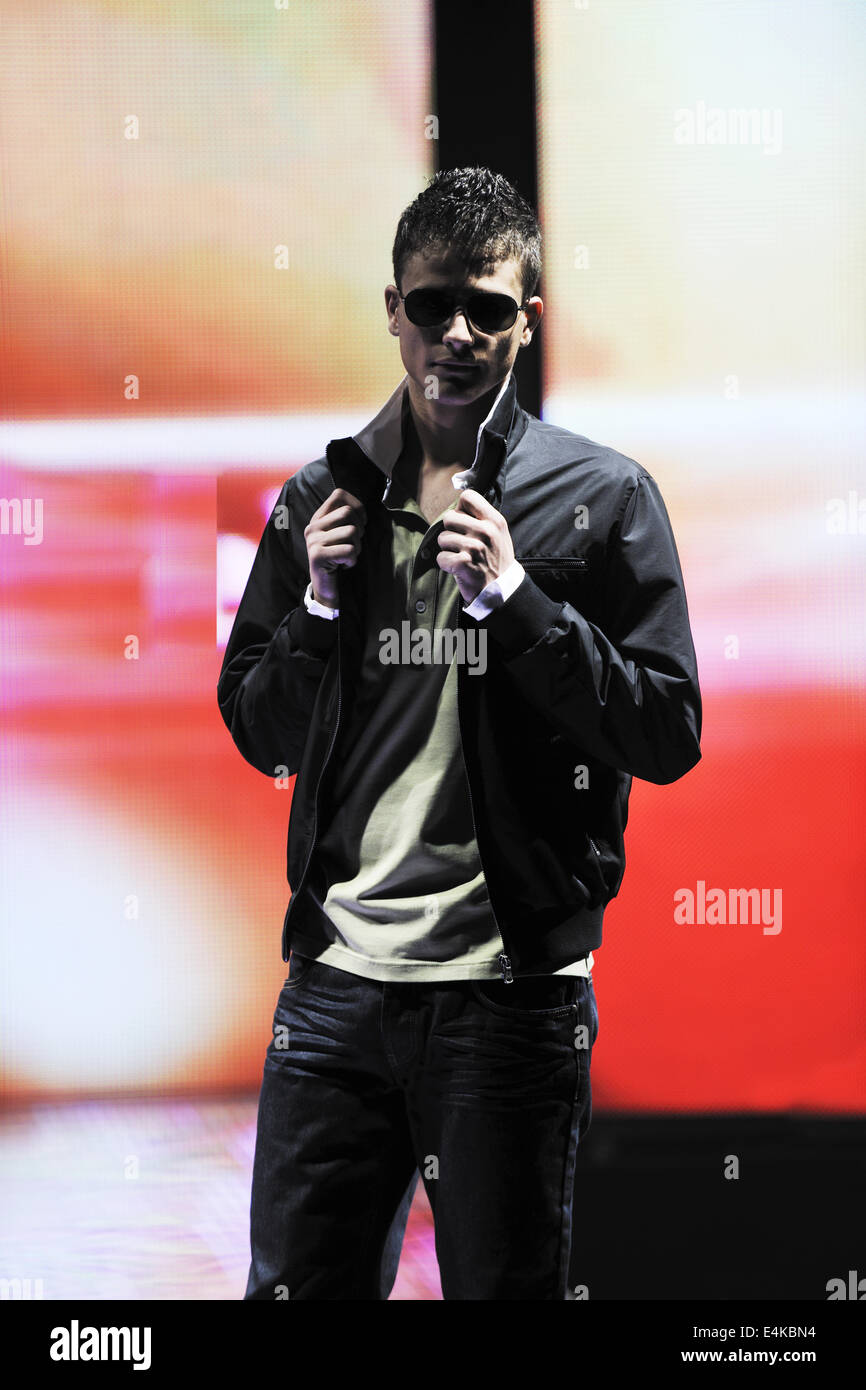 male model on fashion show Stock Photo - Alamy